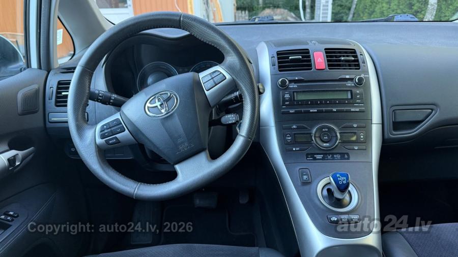 White Toyota Auris 2011 in Tallinn, with an engine capacity of 1.80 L and mileage of 122 thousand km for 4999 €, photo 10 on AUTOMOTO.COM.LV