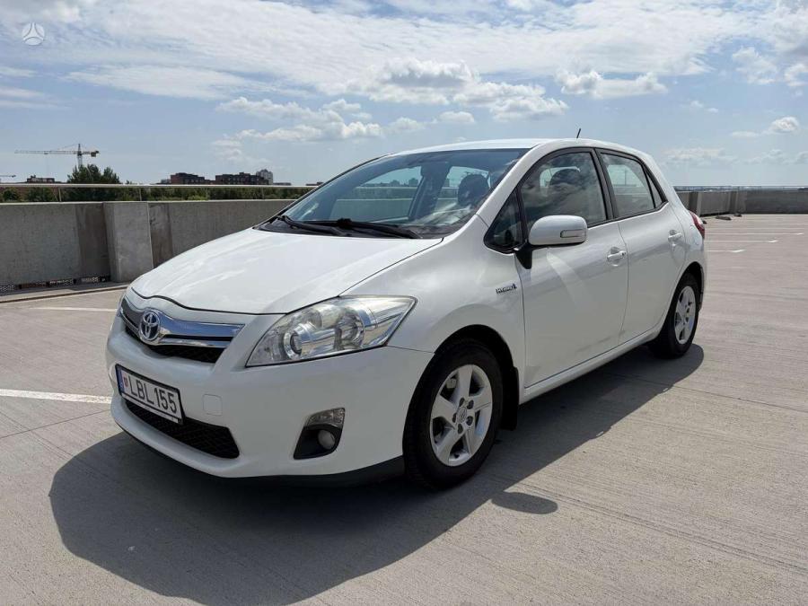 Balts Toyota Auris 2011 Viļņa, ar dzinēja tilpumu 1.80 L un nobraukumu 268 tūkst. km par 5900 €, foto 1 vietnē AUTOMOTO.COM.LV
