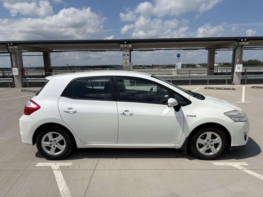 Balts Toyota Auris 2011 Viļņa, ar dzinēja tilpumu 1.80 L un nobraukumu 268 tūkst. km par 5900 €, foto 5 vietnē AUTOMOTO.COM.LV