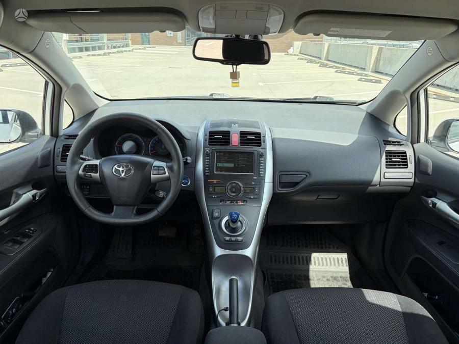 Balts Toyota Auris 2011 Viļņa, ar dzinēja tilpumu 1.80 L un nobraukumu 268 tūkst. km par 5900 €, foto 10 vietnē AUTOMOTO.COM.LV