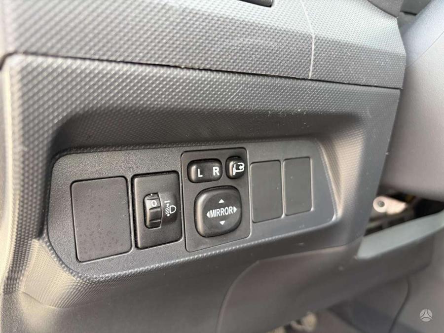 Balts Toyota Auris 2011 Viļņa, ar dzinēja tilpumu 1.80 L un nobraukumu 268 tūkst. km par 5900 €, foto 11 vietnē AUTOMOTO.COM.LV