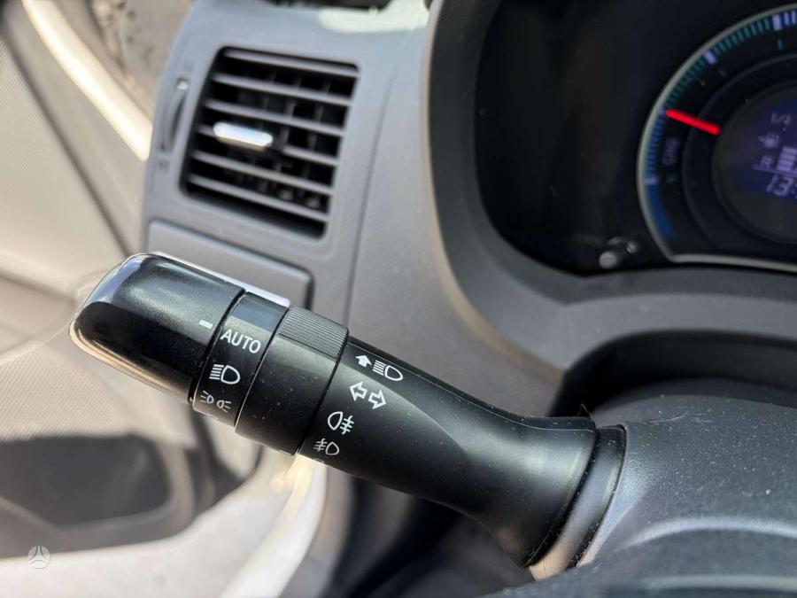 Balts Toyota Auris 2011 Viļņa, ar dzinēja tilpumu 1.80 L un nobraukumu 268 tūkst. km par 5900 €, foto 12 vietnē AUTOMOTO.COM.LV
