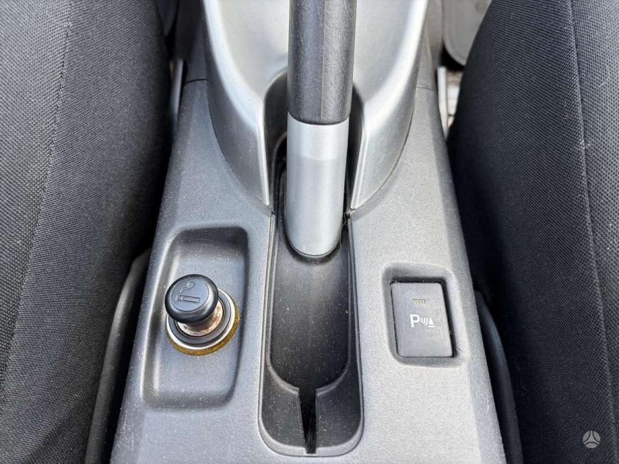 Balts Toyota Auris 2011 Viļņa, ar dzinēja tilpumu 1.80 L un nobraukumu 268 tūkst. km par 5900 €, foto 14 vietnē AUTOMOTO.COM.LV