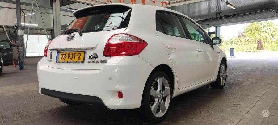 Balts Toyota Auris 2011 Kauņa, ar dzinēja tilpumu 1.80 L un nobraukumu 338 tūkst. km par 5200 €, foto 3 vietnē AUTOMOTO.COM.LV