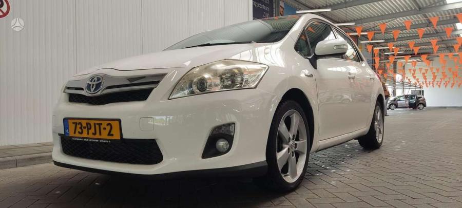 Balts Toyota Auris 2011 Kauņa, ar dzinēja tilpumu 1.80 L un nobraukumu 338 tūkst. km par 5200 €, foto 4 vietnē AUTOMOTO.COM.LV