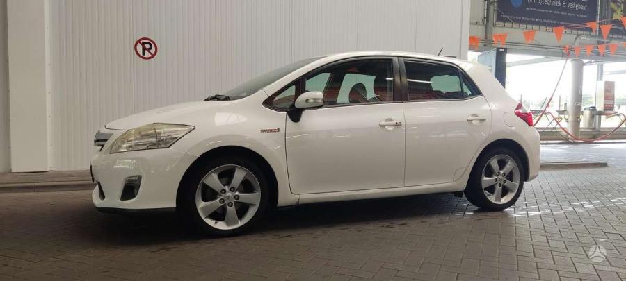 Balts Toyota Auris 2011 Kauņa, ar dzinēja tilpumu 1.80 L un nobraukumu 338 tūkst. km par 5200 €, foto 9 vietnē AUTOMOTO.COM.LV