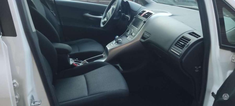 Balts Toyota Auris 2011 Kauņa, ar dzinēja tilpumu 1.80 L un nobraukumu 338 tūkst. km par 5200 €, foto 11 vietnē AUTOMOTO.COM.LV