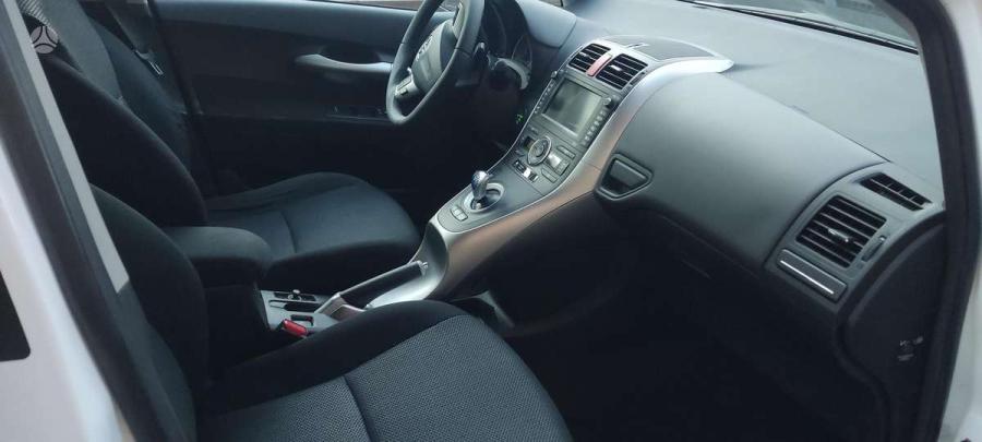 Balts Toyota Auris 2011 Kauņa, ar dzinēja tilpumu 1.80 L un nobraukumu 338 tūkst. km par 5200 €, foto 12 vietnē AUTOMOTO.COM.LV