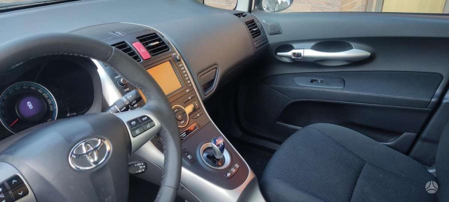 Balts Toyota Auris 2011 Kauņa, ar dzinēja tilpumu 1.80 L un nobraukumu 338 tūkst. km par 5200 €, foto 17 vietnē AUTOMOTO.COM.LV