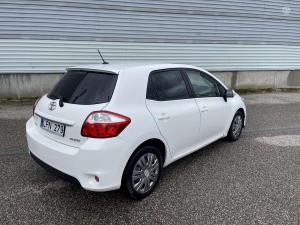 White Toyota Auris 2011 in Marijampole, with an engine capacity of 2.00 L and mileage of 273 thousand km for 3250 €, photo 5 on AUTOMOTO.COM.LV