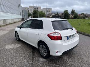 White Toyota Auris 2011 in Marijampole, with an engine capacity of 2.00 L and mileage of 273 thousand km for 3250 €, photo 7 on AUTOMOTO.COM.LV