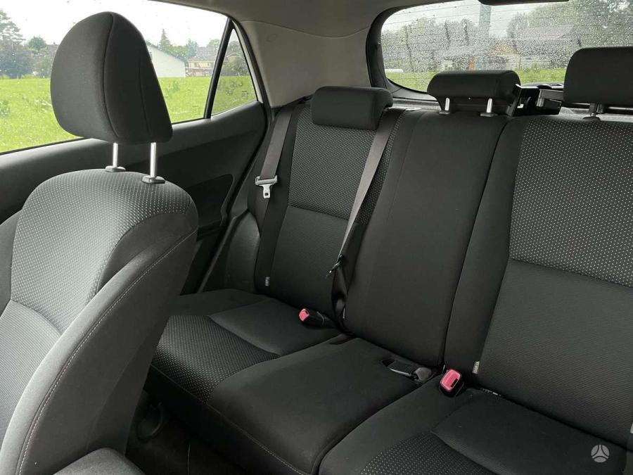 White Toyota Auris 2011 in Marijampole, with an engine capacity of 2.00 L and mileage of 273 thousand km for 3250 €, photo 13 on AUTOMOTO.COM.LV