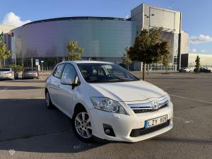 Balts Toyota Auris 2011 Panevēža, ar dzinēja tilpumu 1.80 L un nobraukumu 277 tūkst. km par 5790 €, foto  vietnē AUTOMOTO.COM.LV