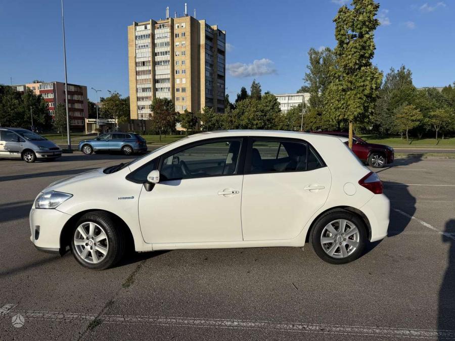Balts Toyota Auris 2011 Panevēža, ar dzinēja tilpumu 1.80 L un nobraukumu 277 tūkst. km par 5790 €, foto 4 vietnē AUTOMOTO.COM.LV