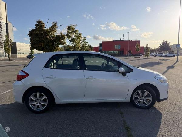 Balts Toyota Auris 2011 Panevēža, ar dzinēja tilpumu 1.80 L un nobraukumu 277 tūkst. km par 5790 €, foto 6 vietnē AUTOMOTO.COM.LV