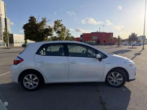 Balts Toyota Auris 2011 Panevēža, ar dzinēja tilpumu 1.80 L un nobraukumu 277 tūkst. km par 5790 €, foto 7 vietnē AUTOMOTO.COM.LV