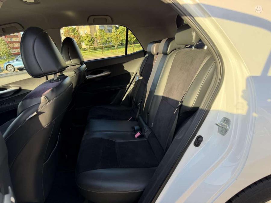 Balts Toyota Auris 2011 Panevēža, ar dzinēja tilpumu 1.80 L un nobraukumu 277 tūkst. km par 5790 €, foto 11 vietnē AUTOMOTO.COM.LV