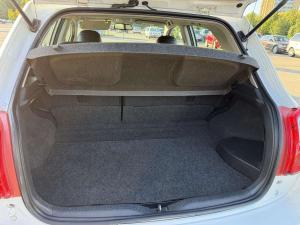 Balts Toyota Auris 2011 Panevēža, ar dzinēja tilpumu 1.80 L un nobraukumu 277 tūkst. km par 5790 €, foto 12 vietnē AUTOMOTO.COM.LV