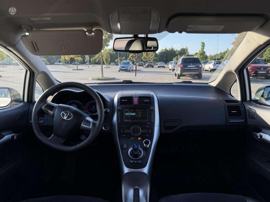 Balts Toyota Auris 2011 Panevēža, ar dzinēja tilpumu 1.80 L un nobraukumu 277 tūkst. km par 5790 €, foto 13 vietnē AUTOMOTO.COM.LV