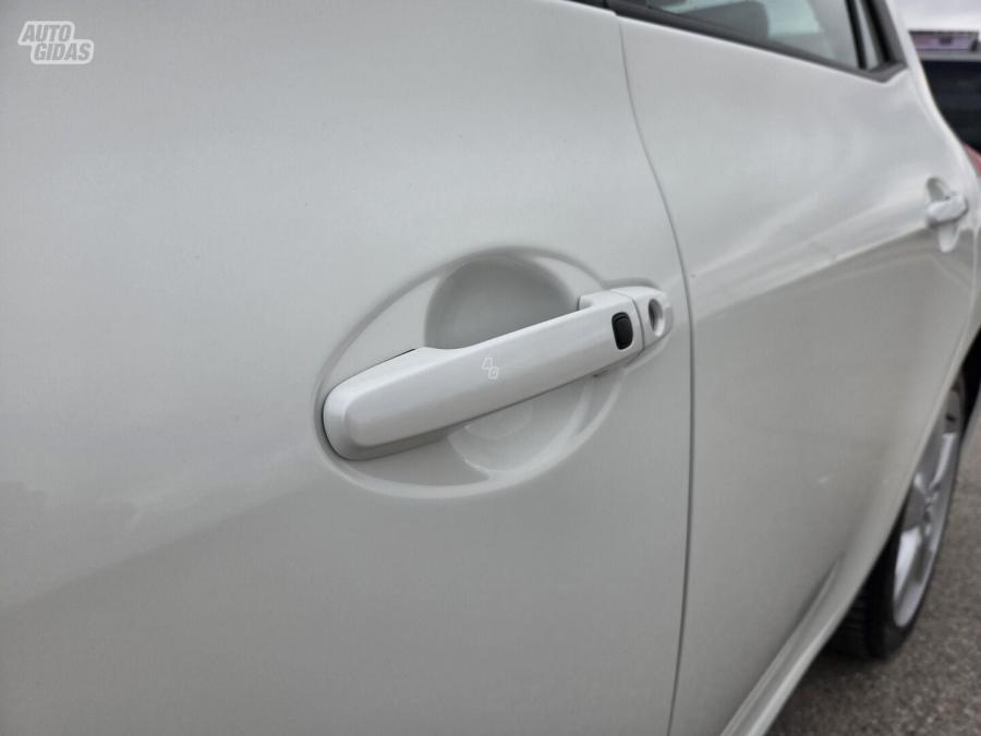 Balts Toyota Auris 2011 Ukmergė, ar dzinēja tilpumu 1.80 L un nobraukumu 180 tūkst. km par 6450 €, foto 11 vietnē AUTOMOTO.COM.LV