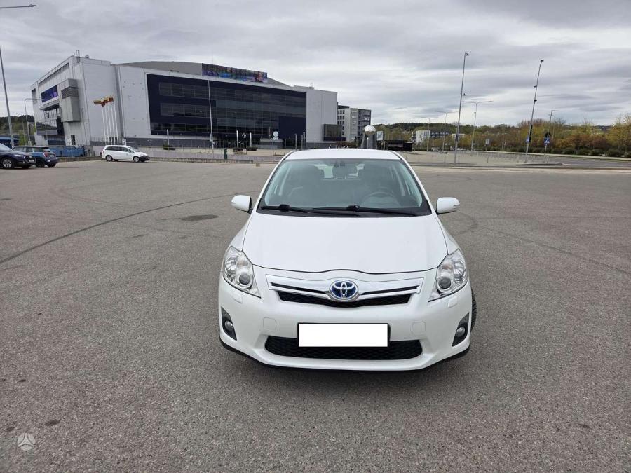 Balts Toyota Auris 2011 Viļņa, ar dzinēja tilpumu 1.80 L un nobraukumu 180 tūkst. km par 6450 €, foto 3 vietnē AUTOMOTO.COM.LV
