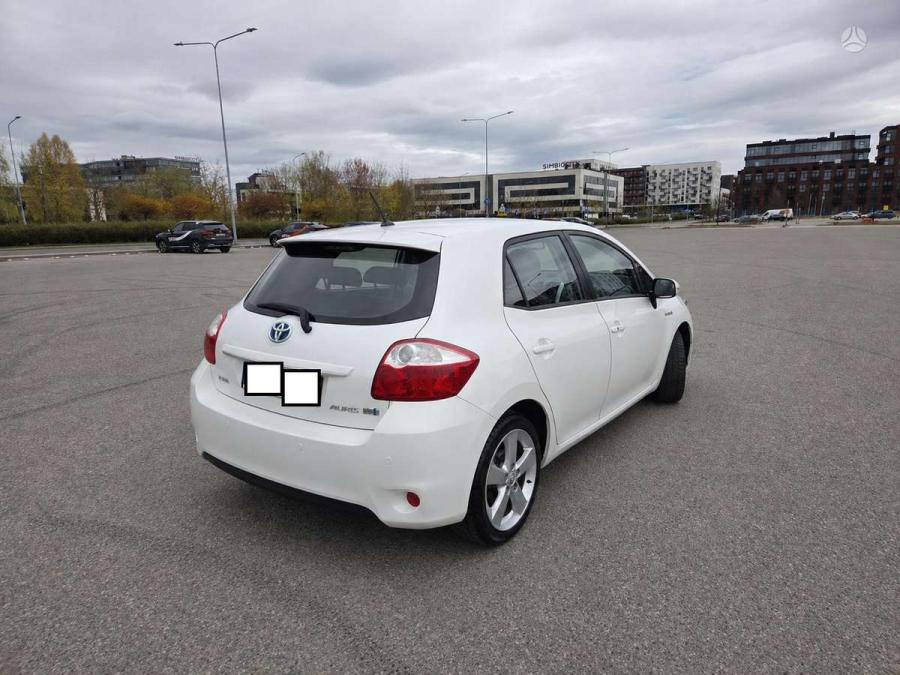 Balts Toyota Auris 2011 Viļņa, ar dzinēja tilpumu 1.80 L un nobraukumu 180 tūkst. km par 6450 €, foto 7 vietnē AUTOMOTO.COM.LV