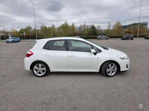Balts Toyota Auris 2011 Viļņa, ar dzinēja tilpumu 1.80 L un nobraukumu 180 tūkst. km par 6450 €, foto 8 vietnē AUTOMOTO.COM.LV