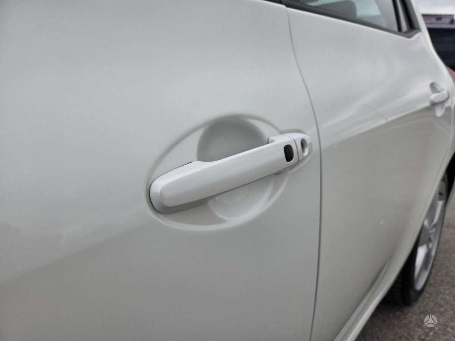 Balts Toyota Auris 2011 Viļņa, ar dzinēja tilpumu 1.80 L un nobraukumu 180 tūkst. km par 6450 €, foto 11 vietnē AUTOMOTO.COM.LV