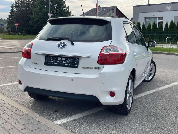Balts Toyota Auris 2011 Viļņa, ar dzinēja tilpumu 1.80 L un nobraukumu 254 tūkst. km par 6600 €, foto 3 vietnē AUTOMOTO.COM.LV