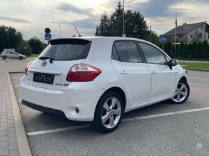 Balts Toyota Auris 2011 Viļņa, ar dzinēja tilpumu 1.80 L un nobraukumu 254 tūkst. km par 6600 €, foto 5 vietnē AUTOMOTO.COM.LV