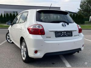Balts Toyota Auris 2011 Viļņa, ar dzinēja tilpumu 1.80 L un nobraukumu 254 tūkst. km par 6600 €, foto 6 vietnē AUTOMOTO.COM.LV