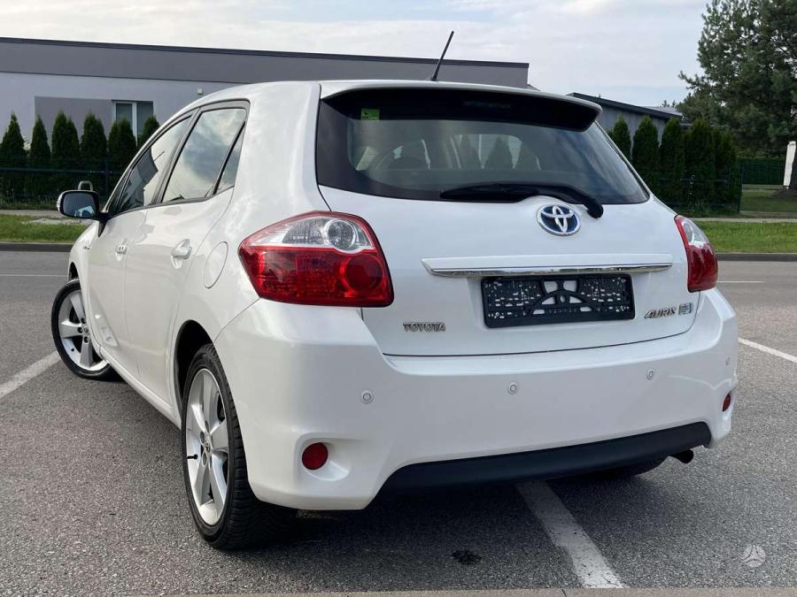 Balts Toyota Auris 2011 Viļņa, ar dzinēja tilpumu 1.80 L un nobraukumu 254 tūkst. km par 6600 €, foto 6 vietnē AUTOMOTO.COM.LV