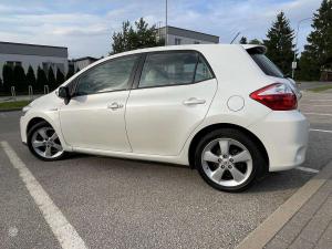 Balts Toyota Auris 2011 Viļņa, ar dzinēja tilpumu 1.80 L un nobraukumu 254 tūkst. km par 6600 €, foto 9 vietnē AUTOMOTO.COM.LV