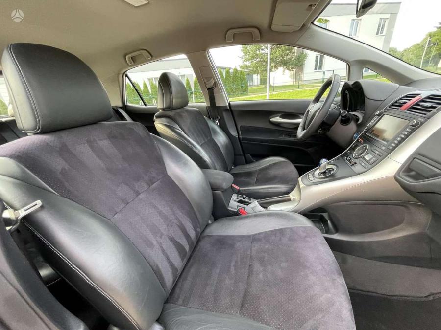 Balts Toyota Auris 2011 Viļņa, ar dzinēja tilpumu 1.80 L un nobraukumu 254 tūkst. km par 6600 €, foto 21 vietnē AUTOMOTO.COM.LV
