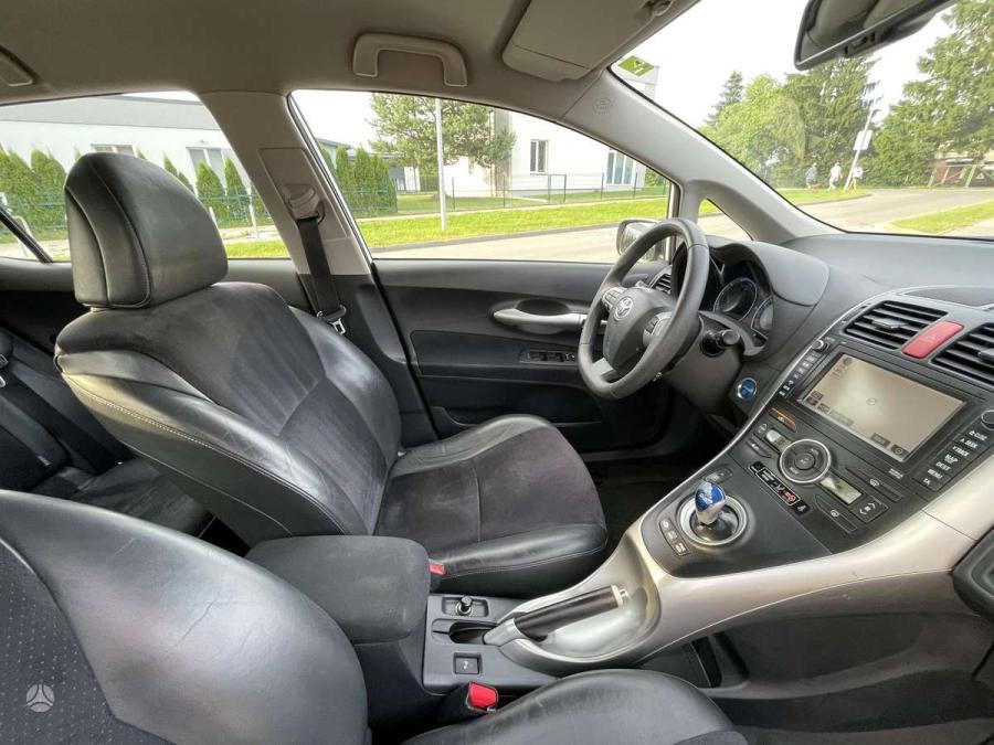 Balts Toyota Auris 2011 Viļņa, ar dzinēja tilpumu 1.80 L un nobraukumu 254 tūkst. km par 6600 €, foto 22 vietnē AUTOMOTO.COM.LV