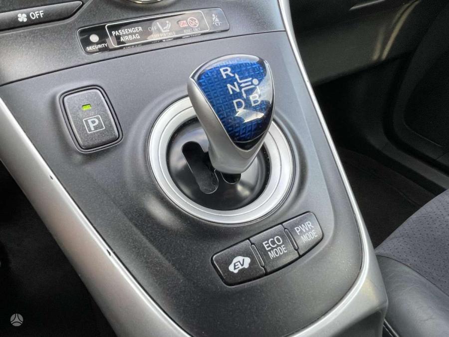 Balts Toyota Auris 2011 Viļņa, ar dzinēja tilpumu 1.80 L un nobraukumu 254 tūkst. km par 6600 €, foto 28 vietnē AUTOMOTO.COM.LV