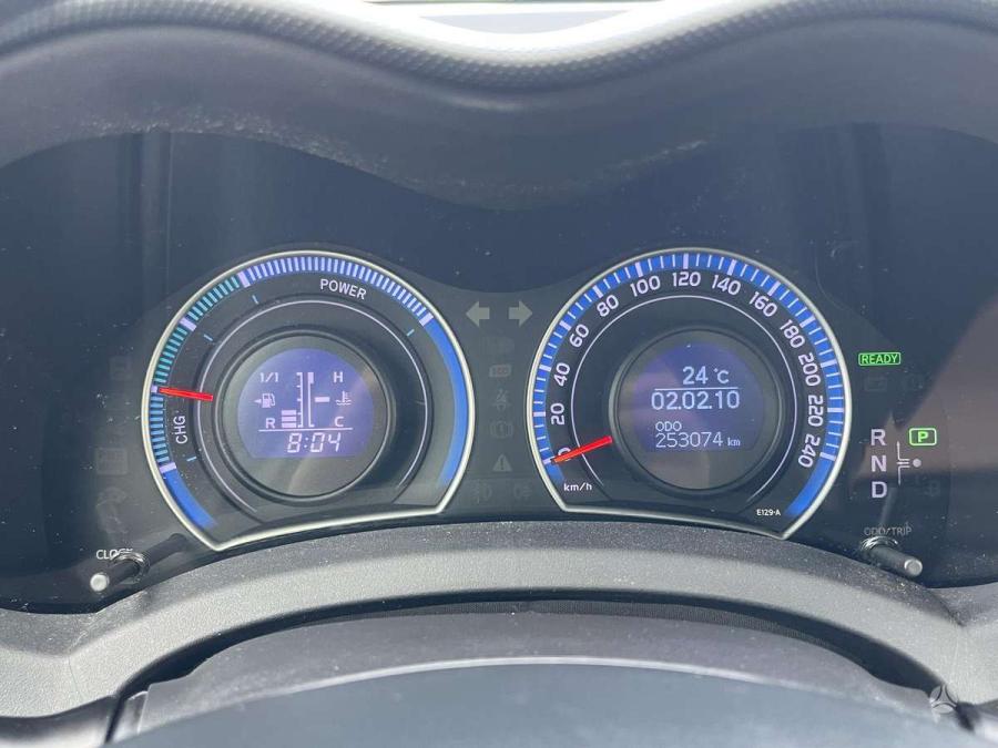 Balts Toyota Auris 2011 Viļņa, ar dzinēja tilpumu 1.80 L un nobraukumu 254 tūkst. km par 6600 €, foto 30 vietnē AUTOMOTO.COM.LV