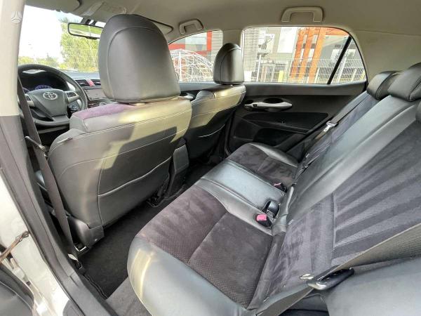 White Toyota Auris 2011 in Vilnius, with an engine capacity of 1.80 L and mileage of 253 thousand km for 6600 €, photo 4 on AUTOMOTO.COM.LV