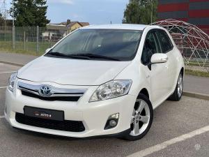 White Toyota Auris 2011 in Vilnius, with an engine capacity of 1.80 L and mileage of 253 thousand km for 6600 €, photo 12 on AUTOMOTO.COM.LV