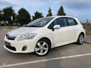 White Toyota Auris 2011 in Vilnius, with an engine capacity of 1.80 L and mileage of 253 thousand km for 6600 €, photo 13 on AUTOMOTO.COM.LV