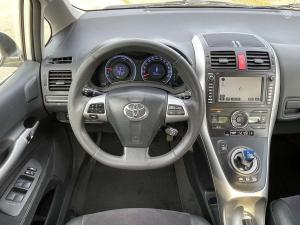 White Toyota Auris 2011 in Vilnius, with an engine capacity of 1.80 L and mileage of 253 thousand km for 6600 €, photo 21 on AUTOMOTO.COM.LV