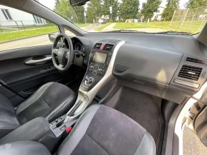 White Toyota Auris 2011 in Vilnius, with an engine capacity of 1.80 L and mileage of 253 thousand km for 6600 €, photo 23 on AUTOMOTO.COM.LV