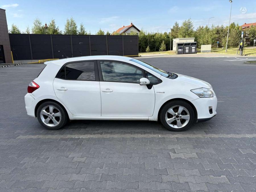 Balts Toyota Auris 2011 Klaipėda, ar dzinēja tilpumu 1.80 L un nobraukumu 427 tūkst. km par 4150 €, foto 9 vietnē AUTOMOTO.COM.LV