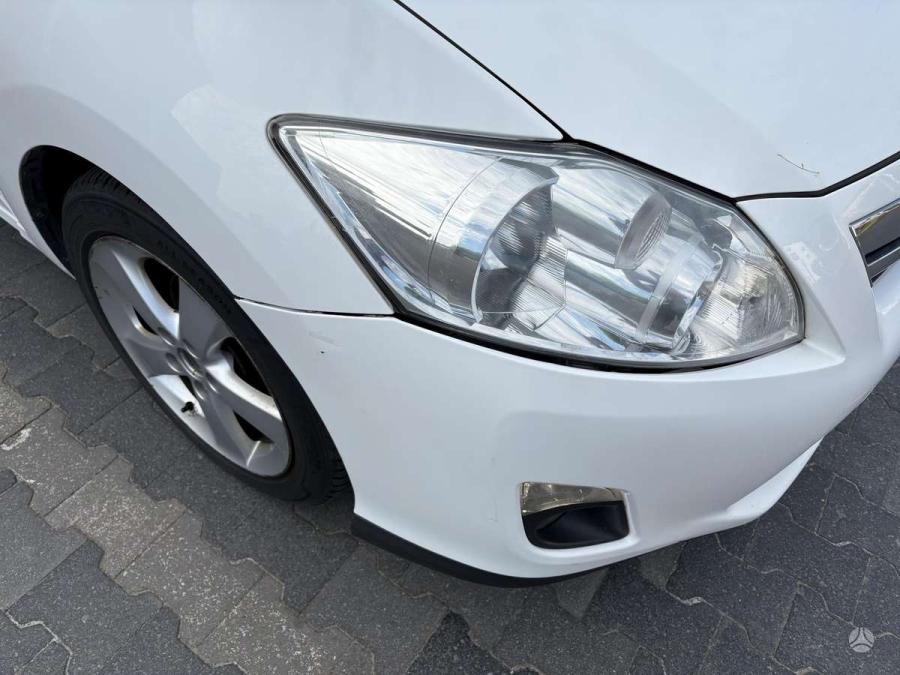 Balts Toyota Auris 2011 Klaipėda, ar dzinēja tilpumu 1.80 L un nobraukumu 427 tūkst. km par 4150 €, foto 17 vietnē AUTOMOTO.COM.LV