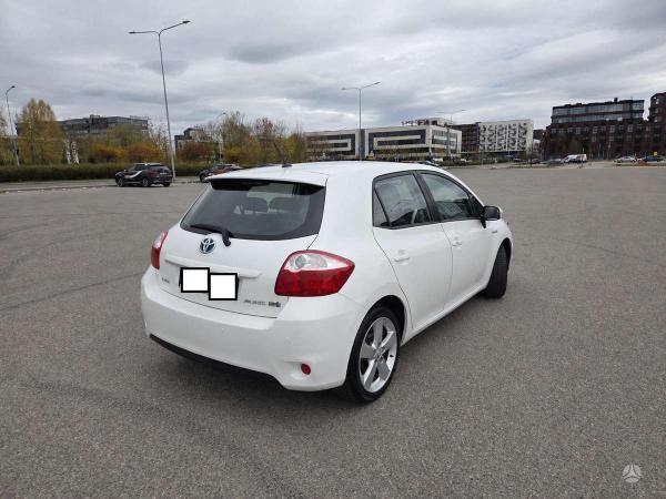 White Toyota Auris 2011 in Vilnius, with an engine capacity of 1.80 L and mileage of 190 thousand km for 6450 €, photo 6 on AUTOMOTO.COM.LV