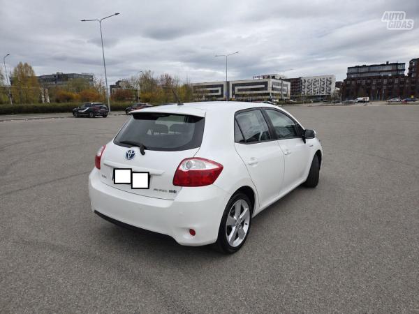 White Toyota Auris 2011 in Ukmerge, with an engine capacity of 1.80 L and mileage of 190 thousand km for 6450 €, photo 6 on AUTOMOTO.COM.LV