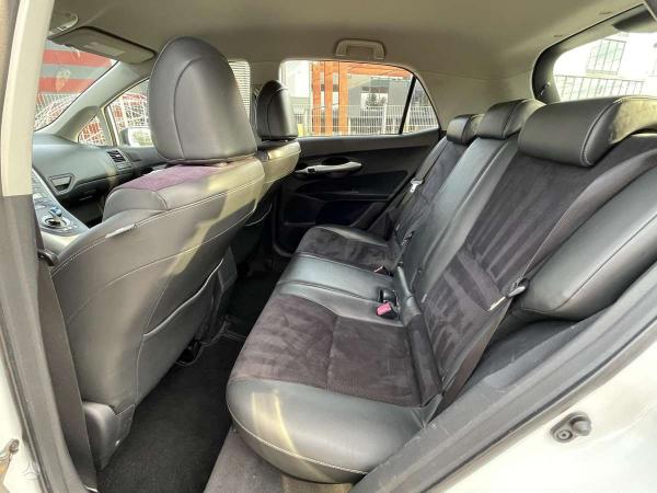 Balts Toyota Auris 2011 Viļņa, ar dzinēja tilpumu 1.80 L un nobraukumu 253 tūkst. km par 6600 €, foto 2 vietnē AUTOMOTO.COM.LV