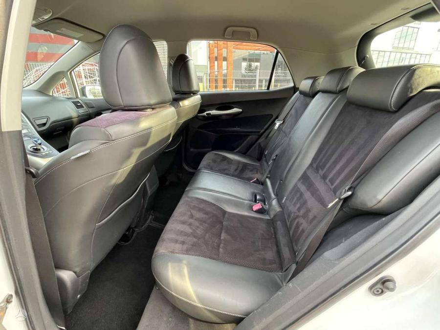 Balts Toyota Auris 2011 Viļņa, ar dzinēja tilpumu 1.80 L un nobraukumu 253 tūkst. km par 6600 €, foto 3 vietnē AUTOMOTO.COM.LV