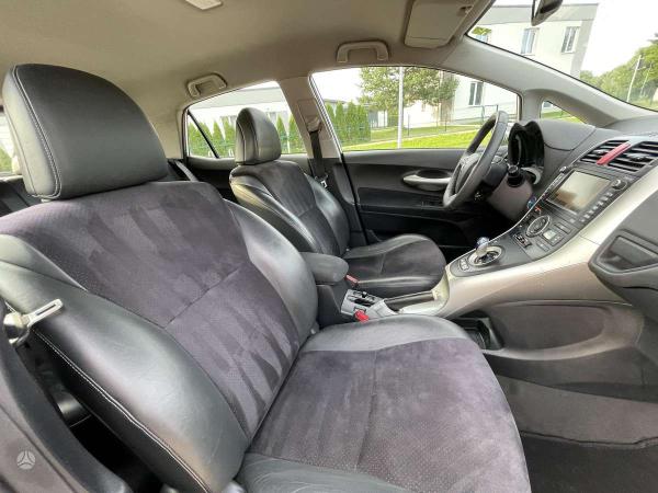 Balts Toyota Auris 2011 Viļņa, ar dzinēja tilpumu 1.80 L un nobraukumu 253 tūkst. km par 6600 €, foto 4 vietnē AUTOMOTO.COM.LV