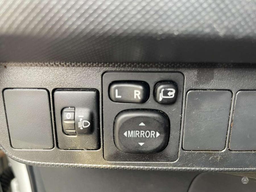 Balts Toyota Auris 2011 Viļņa, ar dzinēja tilpumu 1.80 L un nobraukumu 253 tūkst. km par 6600 €, foto 8 vietnē AUTOMOTO.COM.LV